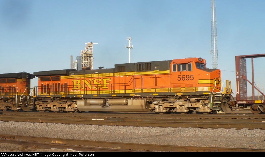 BNSF 5695